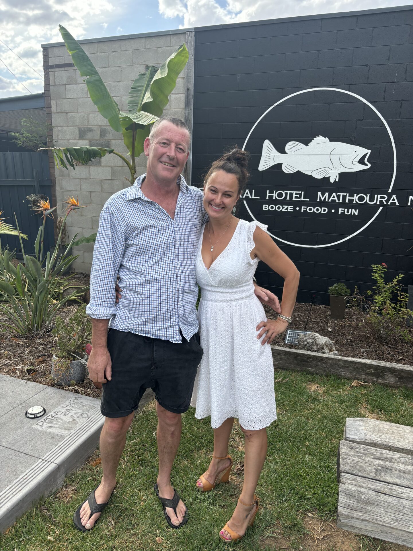 Pastoral Hotel Mathoura - Murray River - Invest River Country